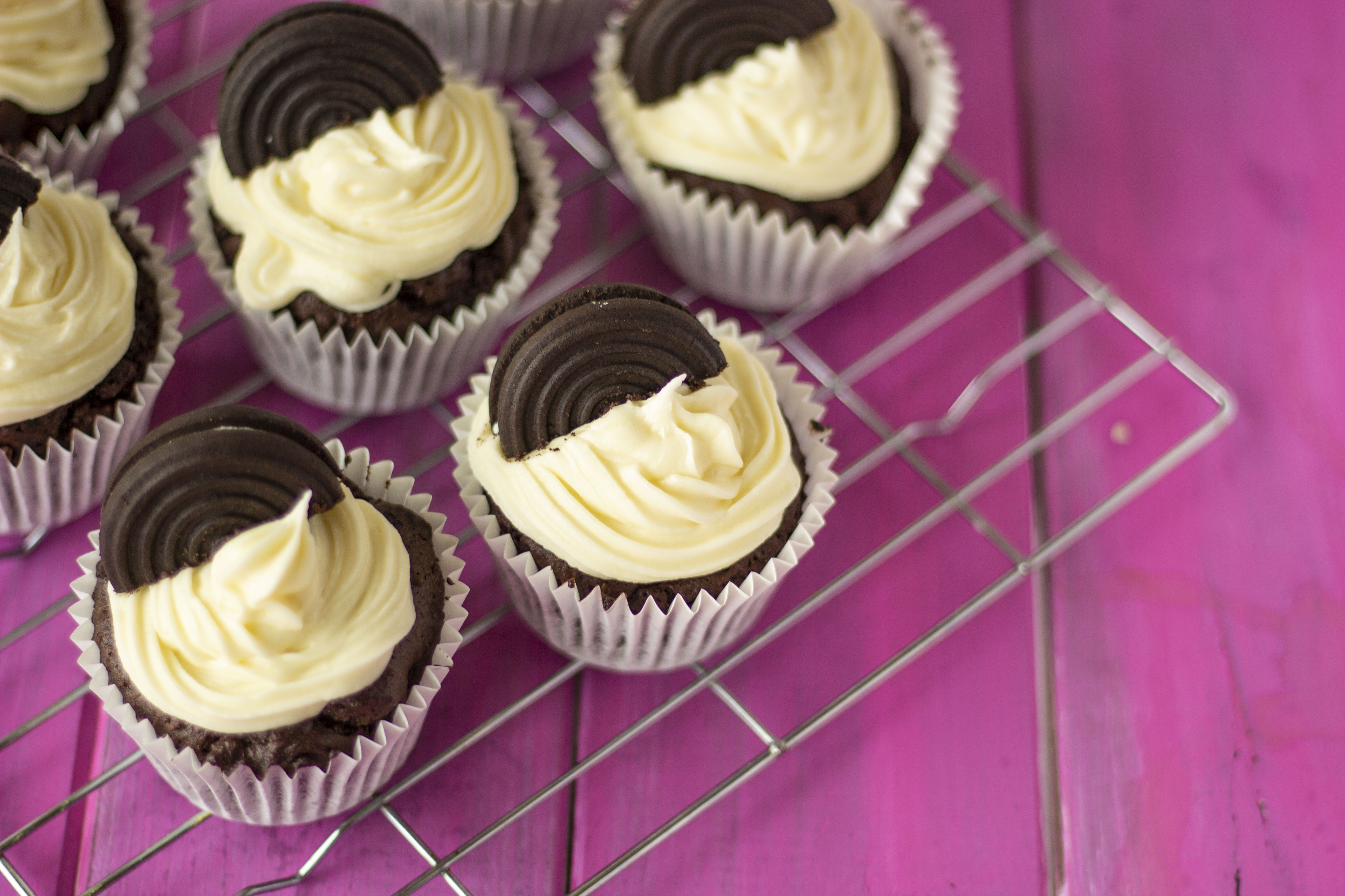 Gluten free & vegan chocolate ‘Oreo’ cupcakes. – The Coeliac Sloth