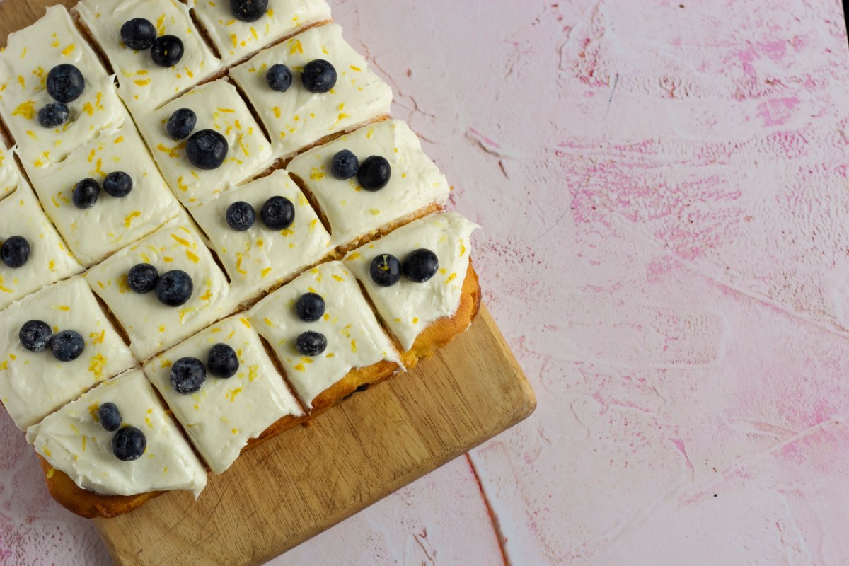 RECIPE: My Gluten Free Blueberry & Lemon Traybake. – The Coeliac Sloth